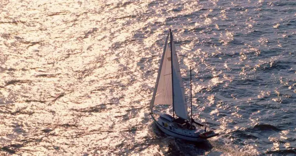 Can a Trawler Cross the Ocean? (Everything You Need to Know)